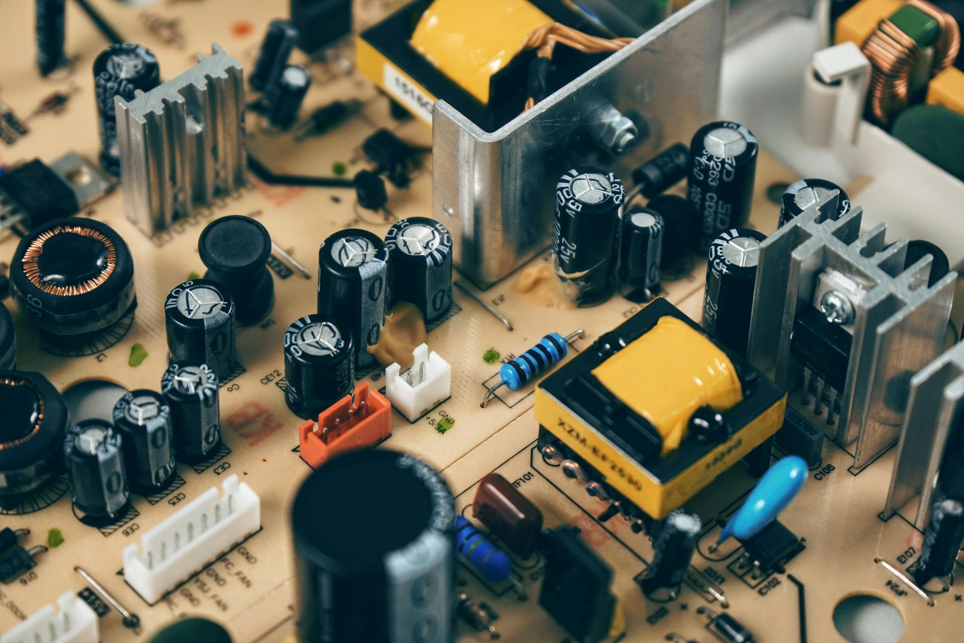 The History Of The Capacitor: From Ancient Discoveries To Modern ...